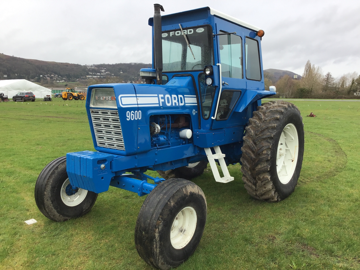 Ford 9600 tractor. 1975. Repainted. Working classic. All GWO, good tyres