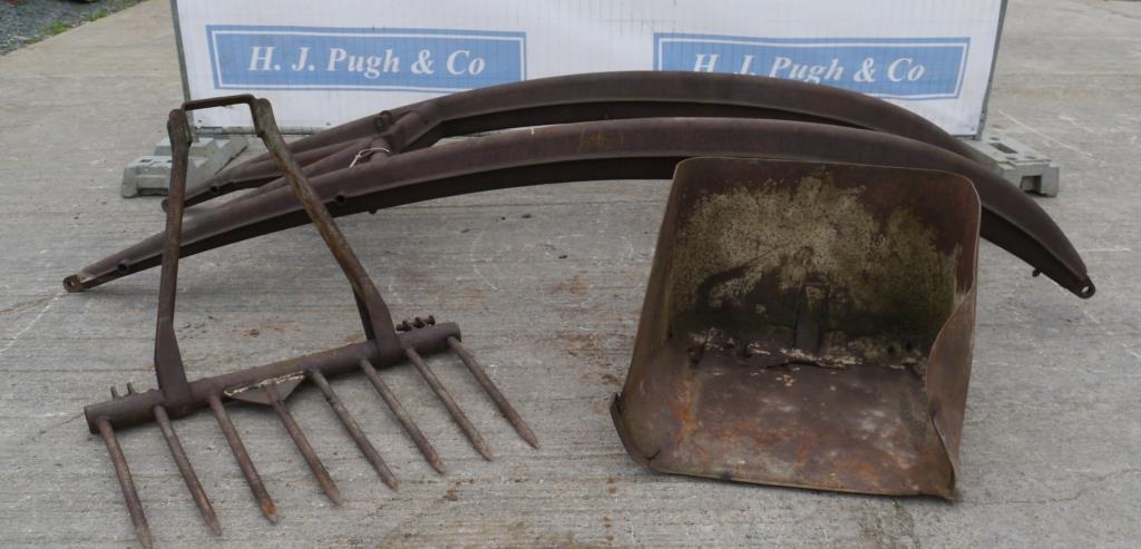 Ferguson banana loader with bucket and muck fork