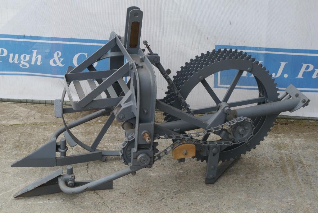 Ferguson beet topper. Type L-HE-21. SN.8