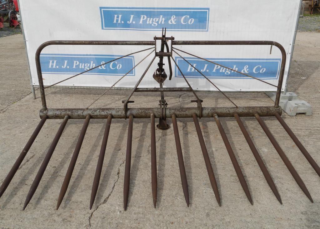 Ferguson buck rake, very original, 12 tines. No.L1564 Type 561.