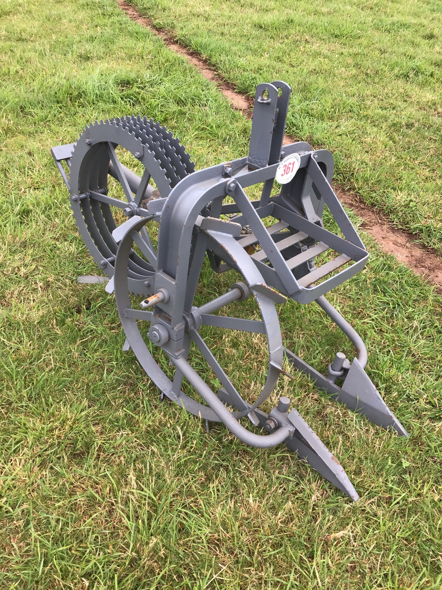 Ferguson beet topper. Type L-HE-21. SN.8