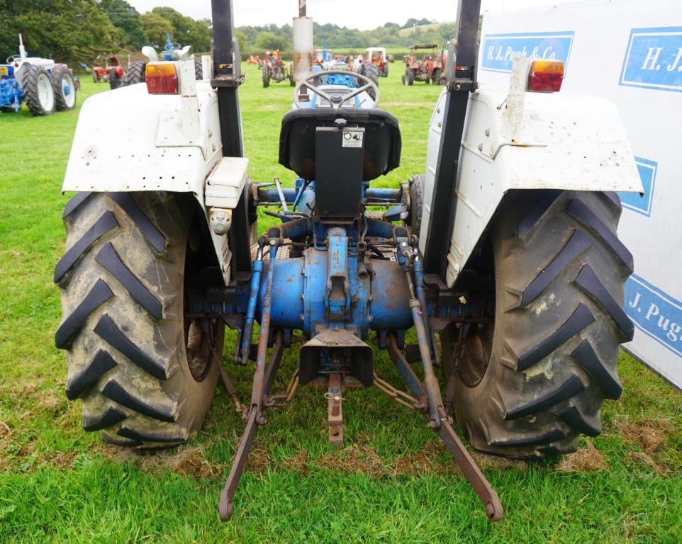 Ford 4000 tractor, front weights, spool valves and assister rams, roll ...