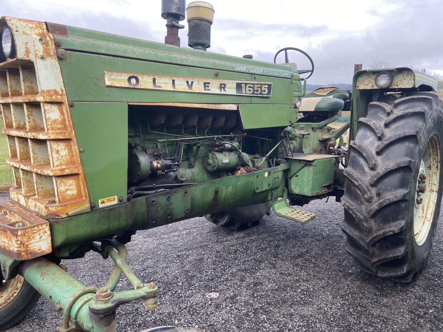 Oliver 1655 tractor. 6 cylinder engine, Runs & drives. 3780hrs showing ...