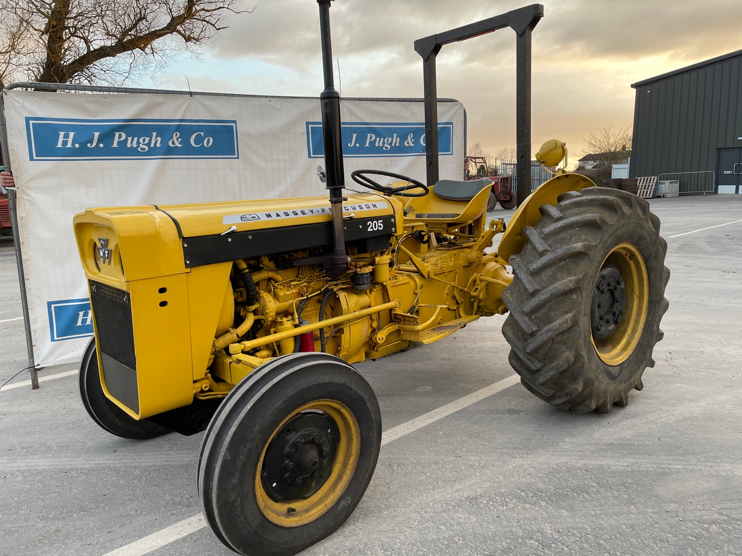 Massey Ferguson 205 Industrial tractor. Automatic, runs