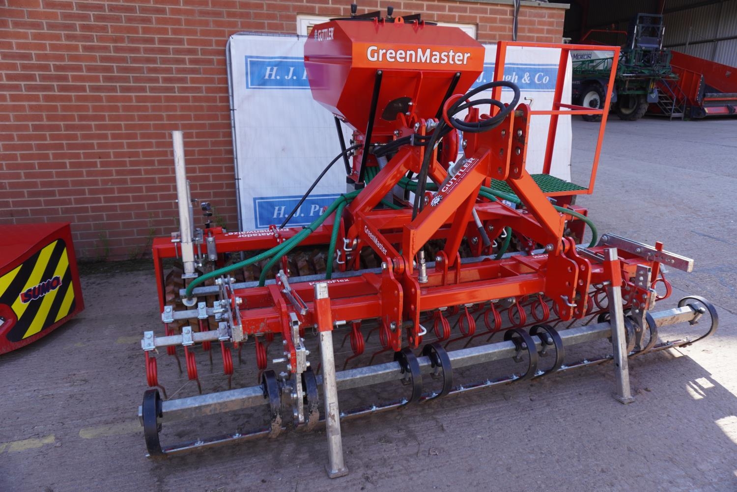 2018 Guttler Greenmaster 3M seeder with front mounted harrowflex
