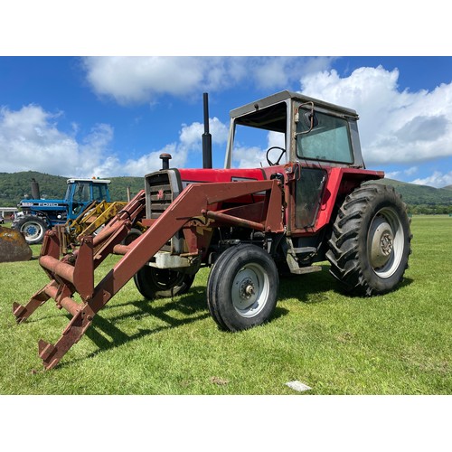 Massey Ferguson 590 tractor with loader. Runs