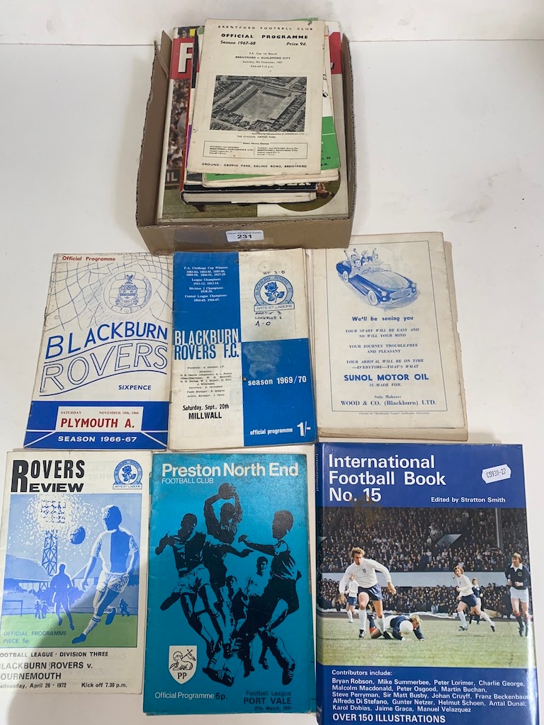 A collection of 1960s and 70s football - Auktionen & Preisarchiv