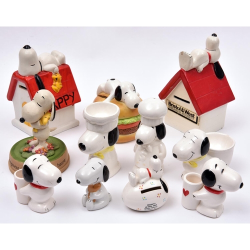 11 Ceramic Peanuts Snoopy figures. Snoopy & Woodstock lying ... | Barnebys