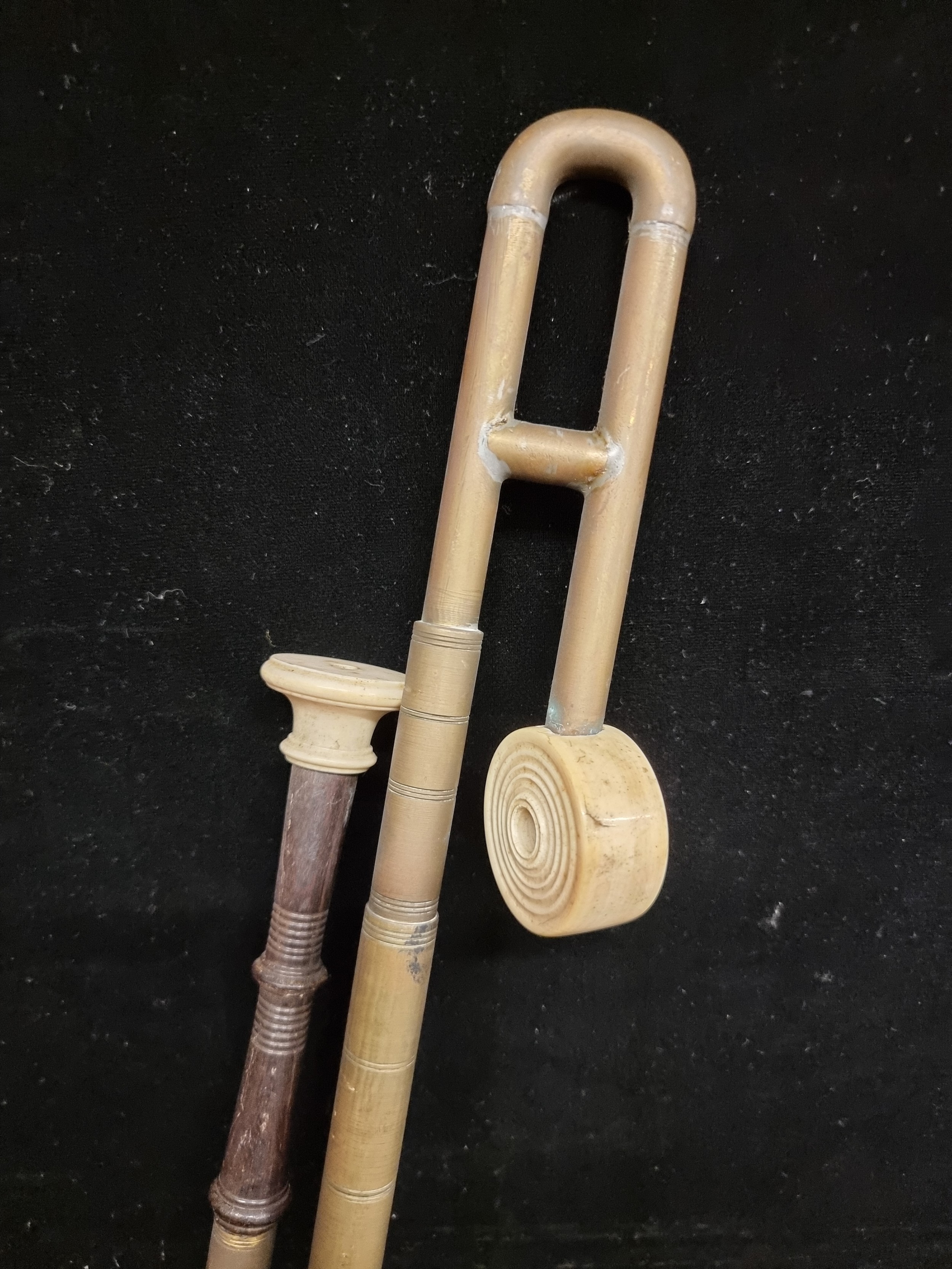 Star Lot : A fantastic set of vintage uilleann pipes, stamped "Leo ...