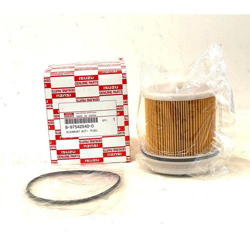 30 boxed Isuzu element kit; fuel filter 8-97542540-0