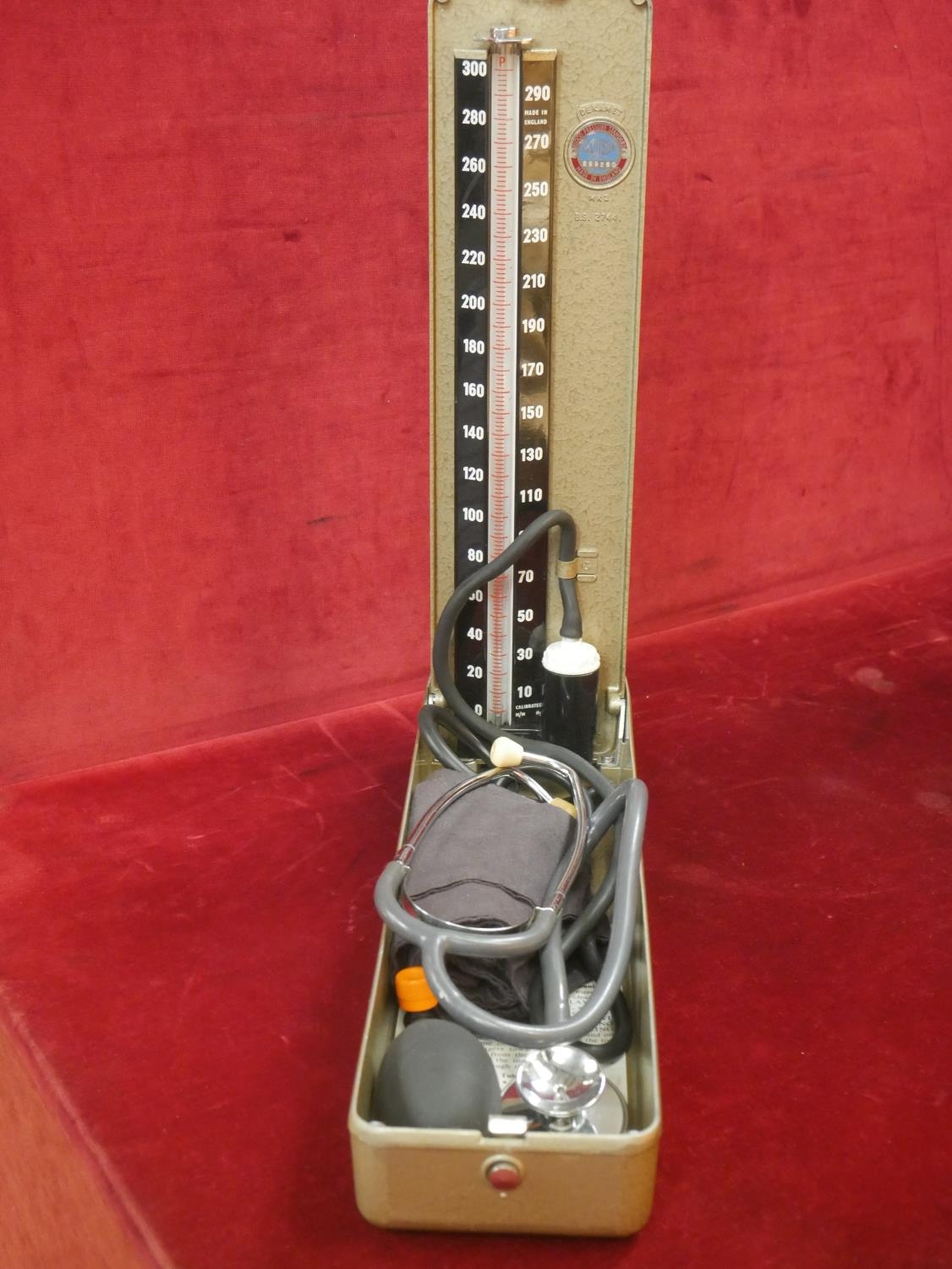 BLOOD PRESSURE MONITOR