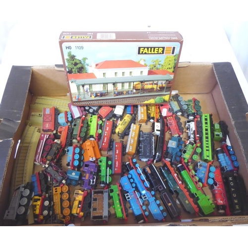 Thomas The Tank Engine N Gauge Trains incl. Thomas, Donald, ... | Barnebys