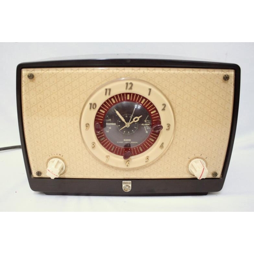 Philips radio alarm clock with bakelite case type 1342A mode... | Barnebys