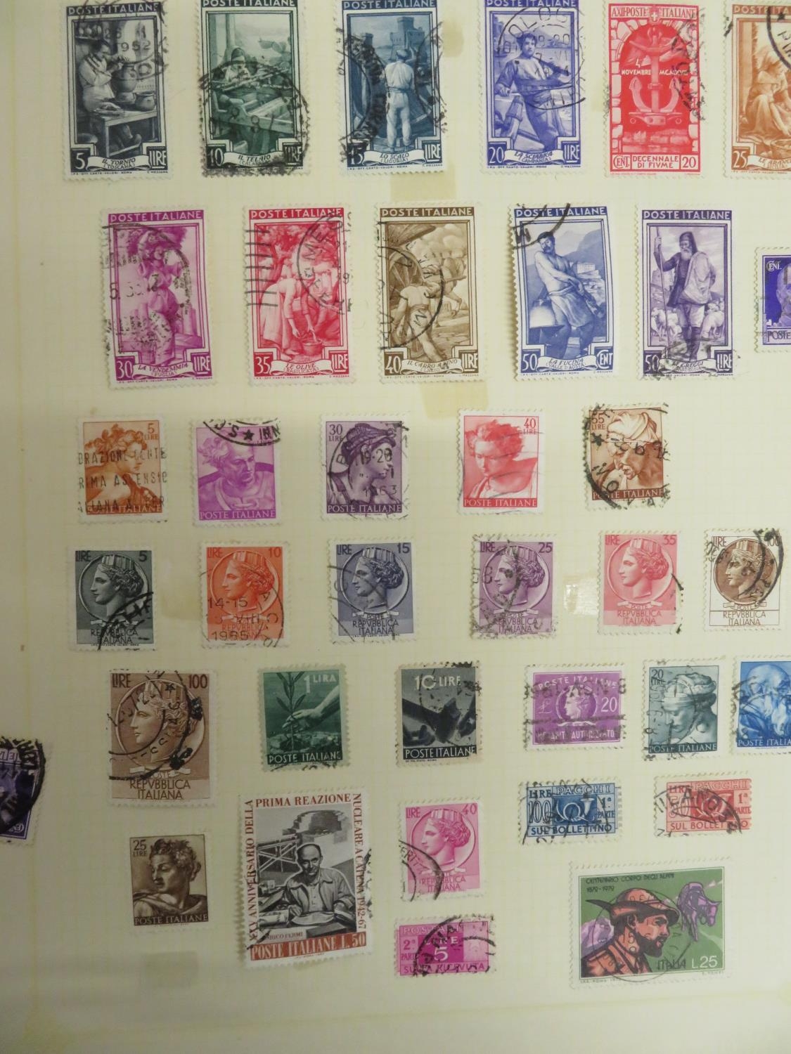 Acme stamp album containing All World - Auktionen & Preisarchiv