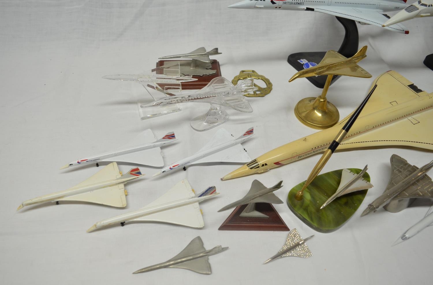 Collection of Concorde models in various - Auktionen & Preisarchiv