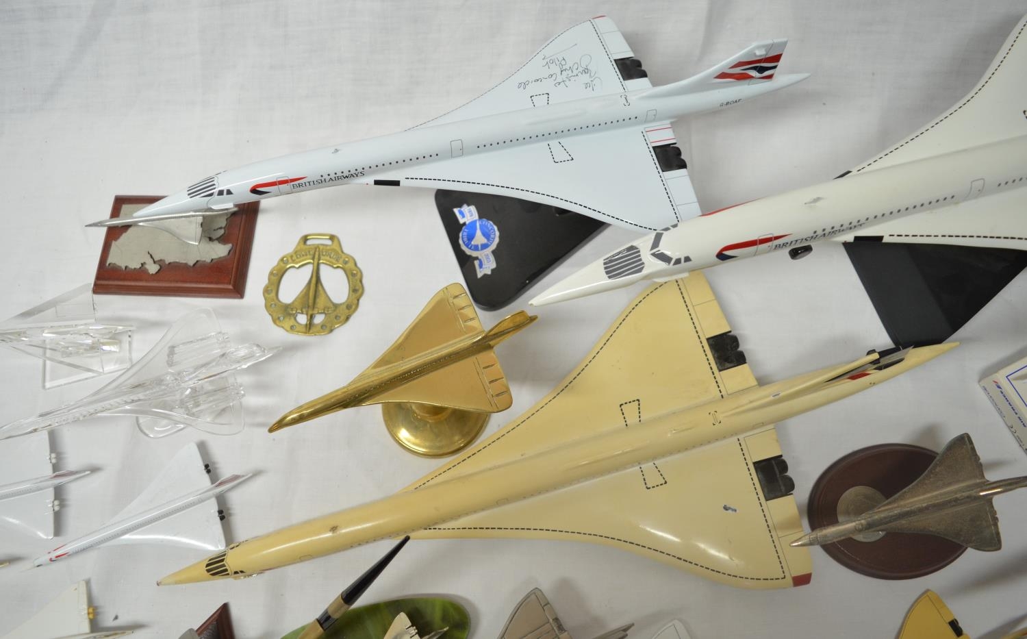 Collection of Concorde models in various - Auktionen & Preisarchiv