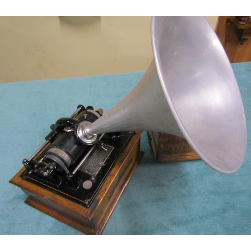 An early 20c Edison Bell Gem Phonograph no. 6966 with its Model C ...